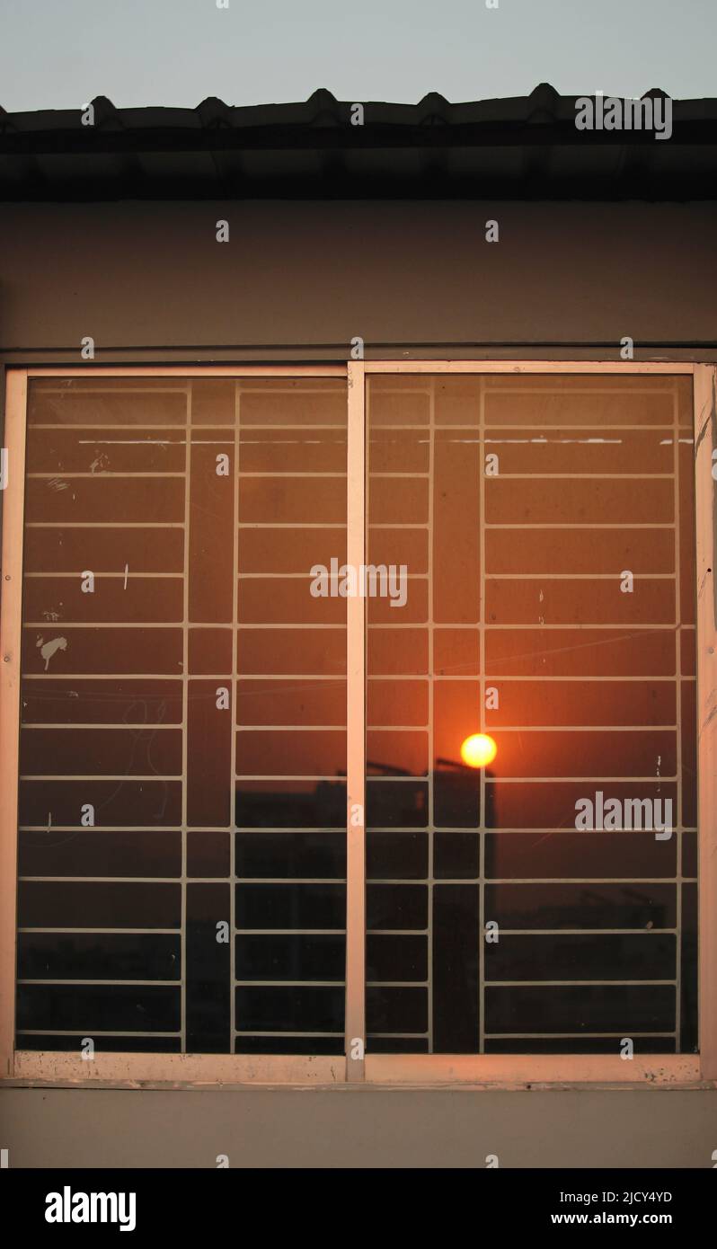 Reflection of the sun on the window glass Stock Photo - Alamy