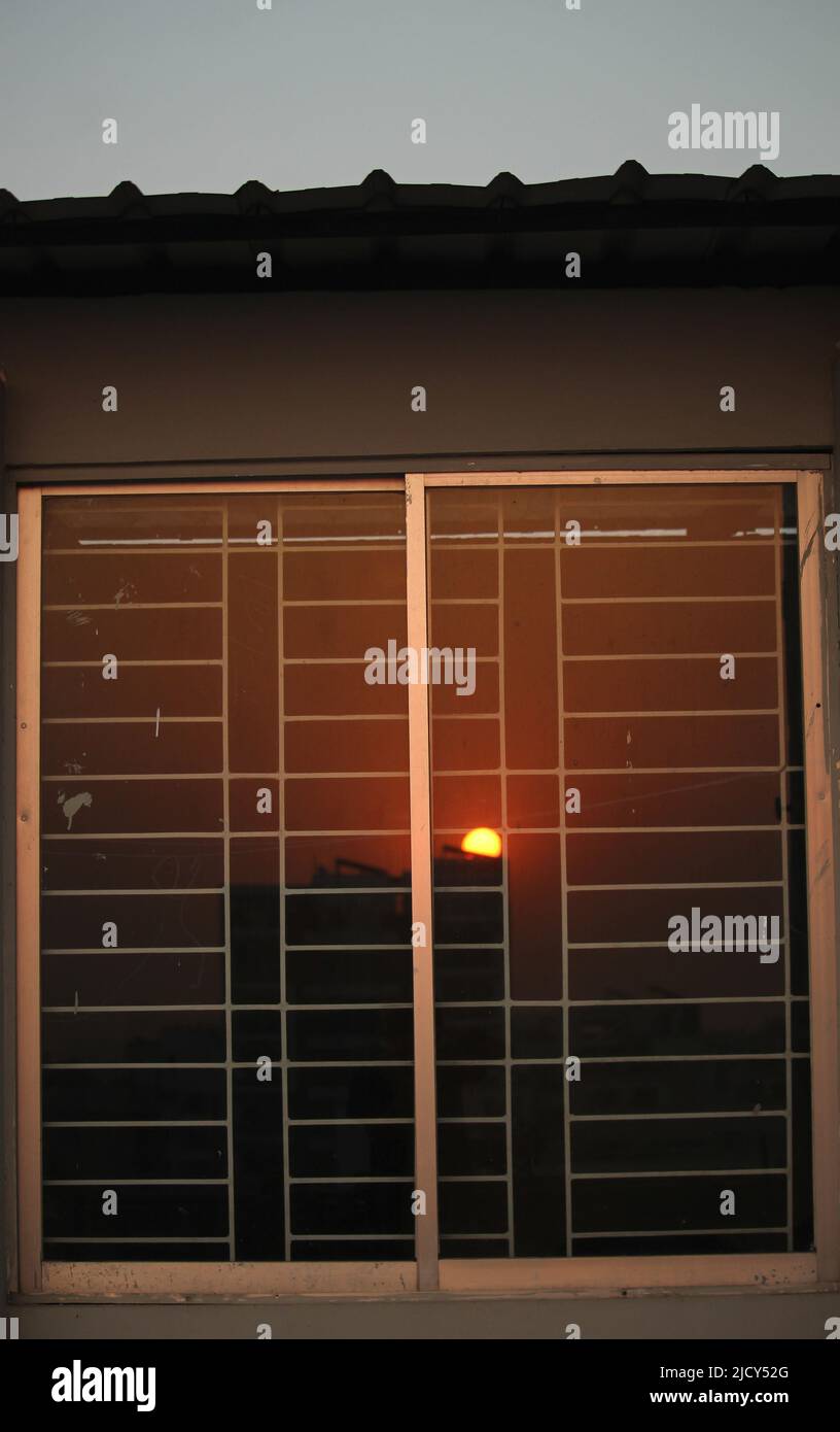 Reflection of the sun on the window glass Stock Photo - Alamy