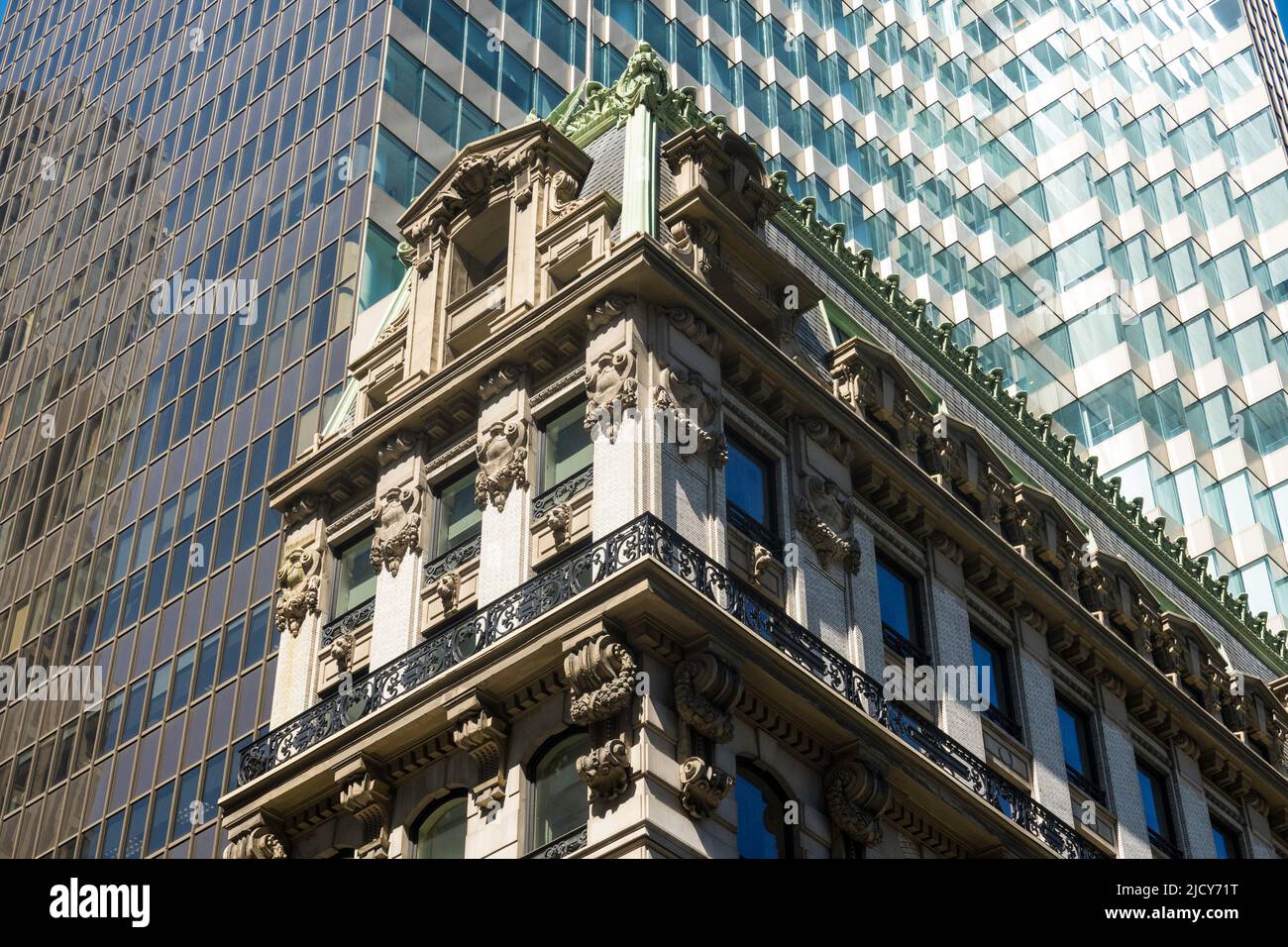 452 Fifth Avenue, Beaux-Arts and Modern Tower contrasting architecture ...
