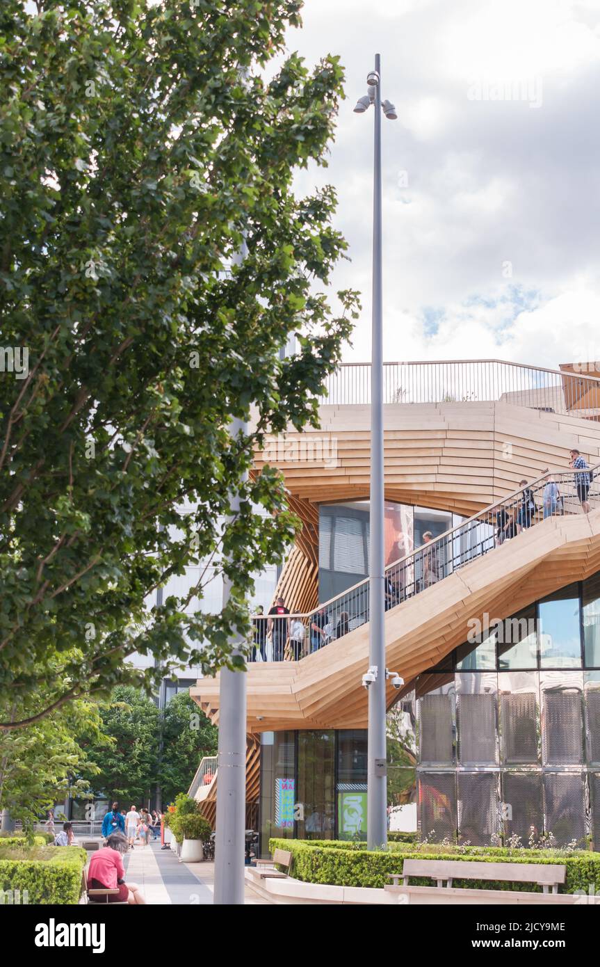Hagen restaurant timber pavilion in Queen Elizabeth Olympic Park ...
