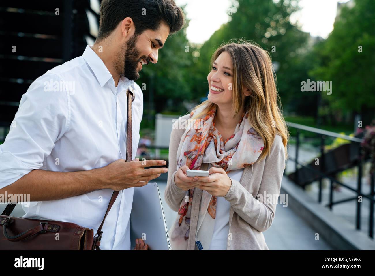 Work people talking positive hi-res stock photography and images - Alamy