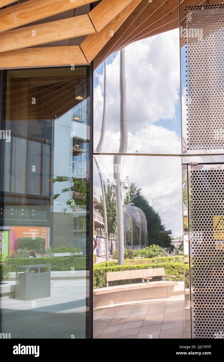 Hagen restaurant timber pavilion in Queen Elizabeth Olympic Park ...
