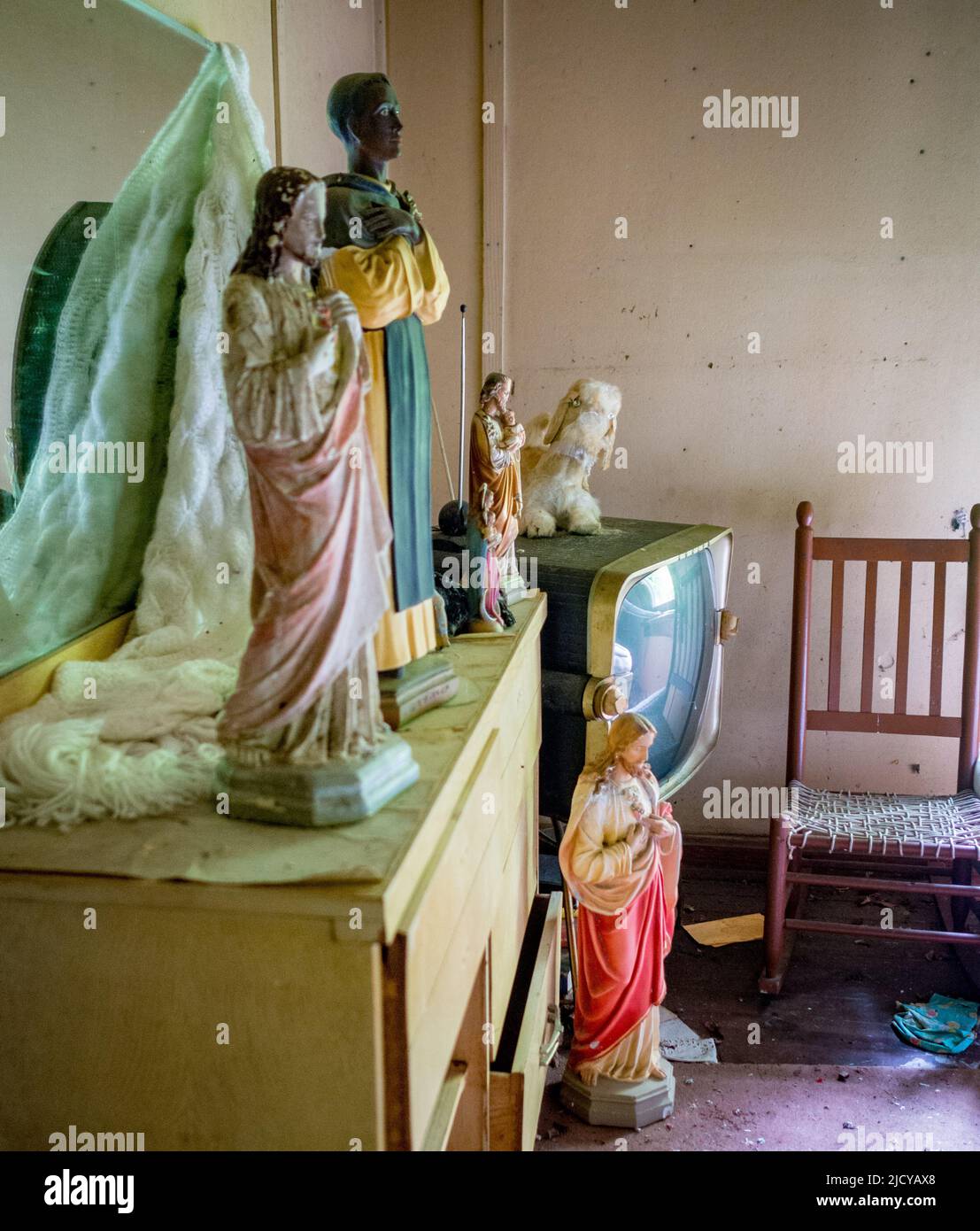 House In Statues at Marshall Hite blog