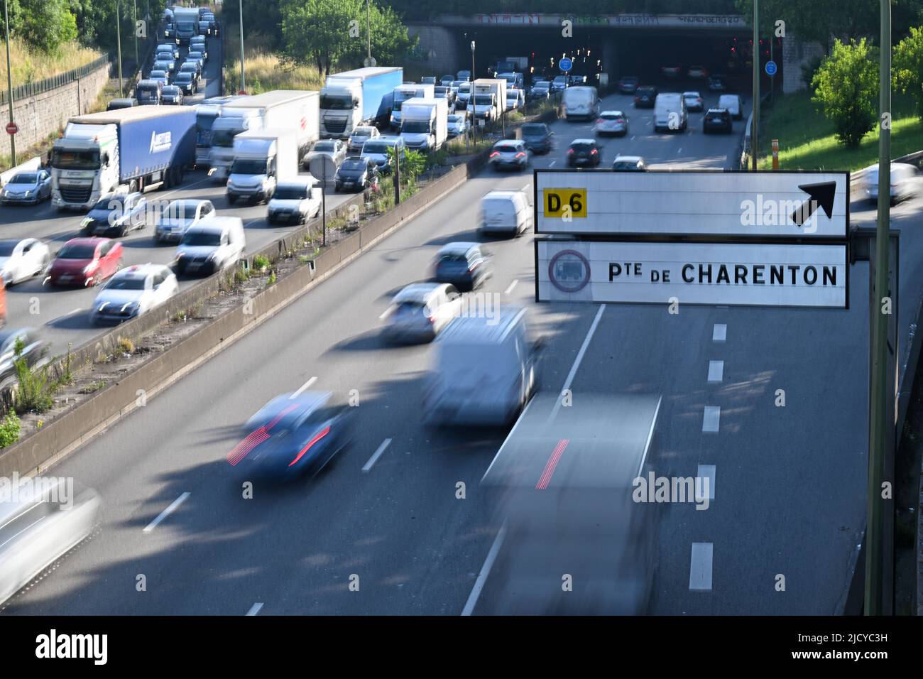 The Paris ring road is made up of the busiest 35 kilometers in Europe ...