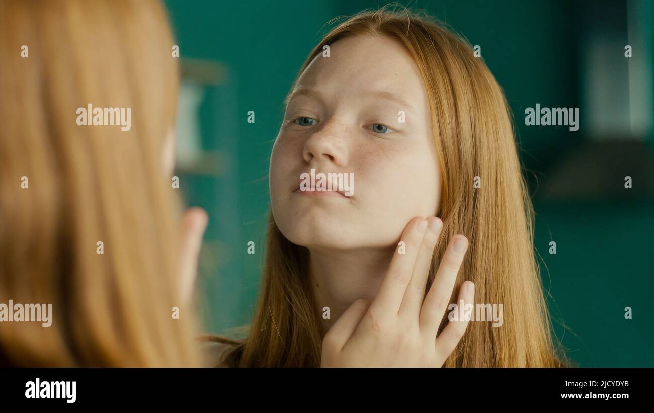 Young teen anxiety mirror hi-res stock photography and images - Alamy