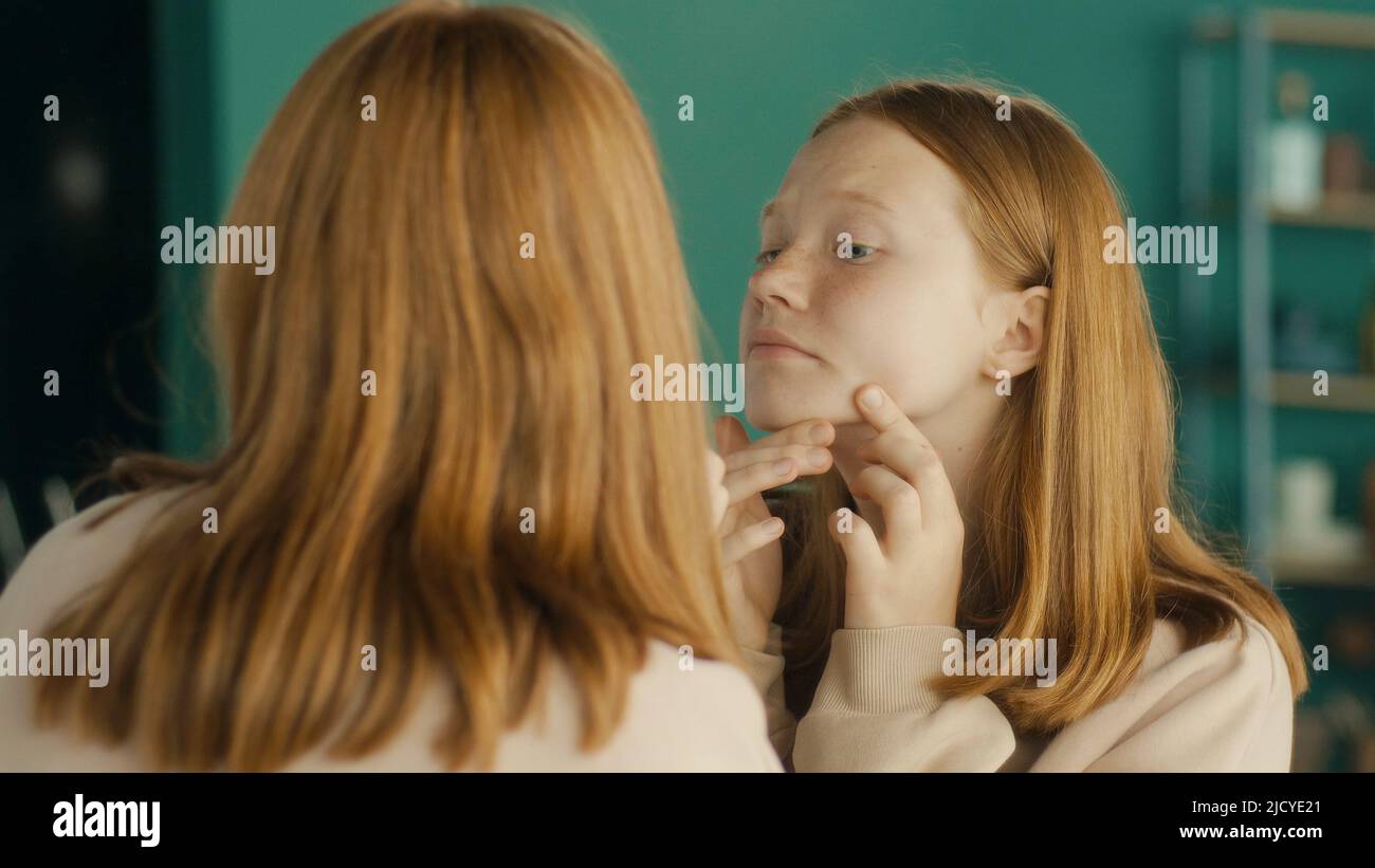Young teen anxiety mirror hi-res stock photography and images - Alamy
