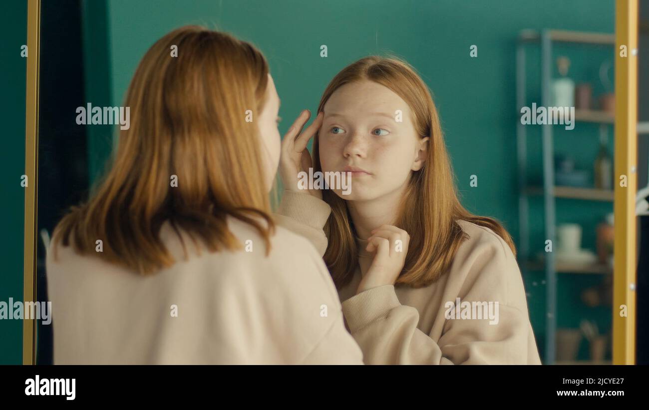 Young teen anxiety mirror hi-res stock photography and images - Alamy