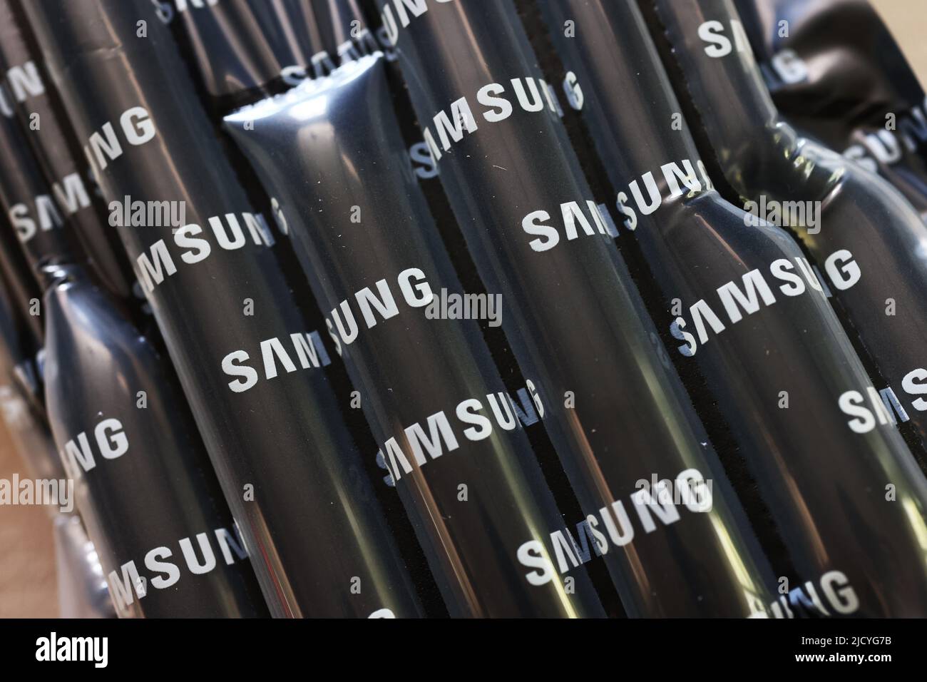 Samsung signs hi-res stock photography and images - Alamy