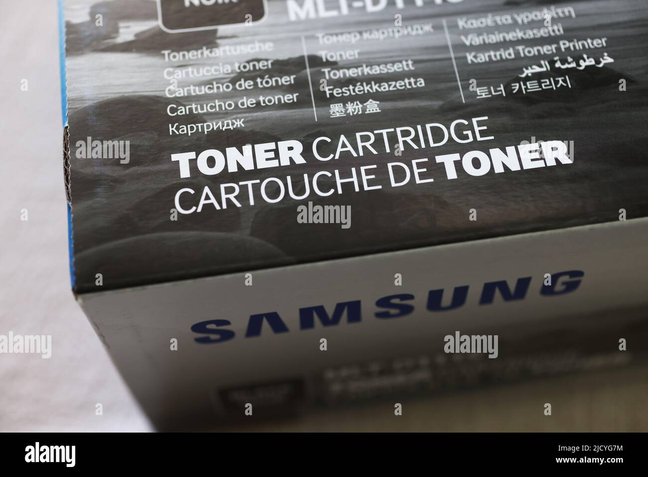 Samsung signs hi-res stock photography and images - Alamy