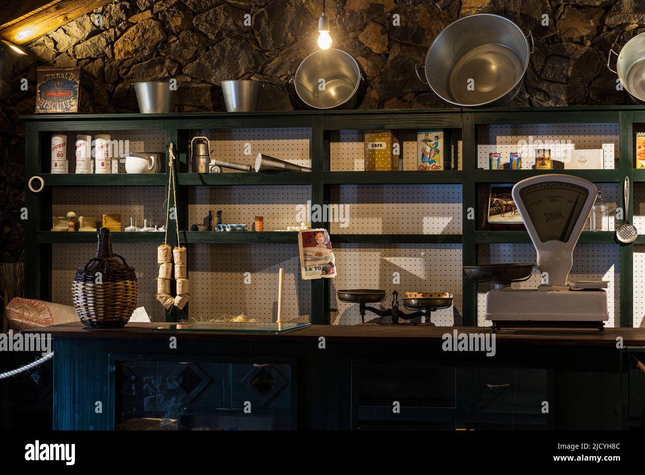 Old fashioned scales hi-res stock photography and images - Alamy