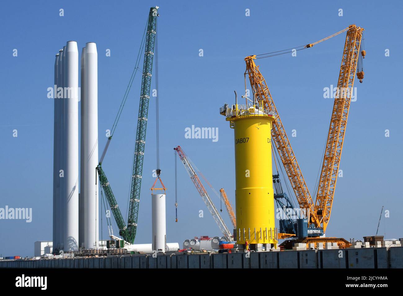 WIND TURBINES READY FOR FINAL ASSEMBLY Stock Photo - Alamy