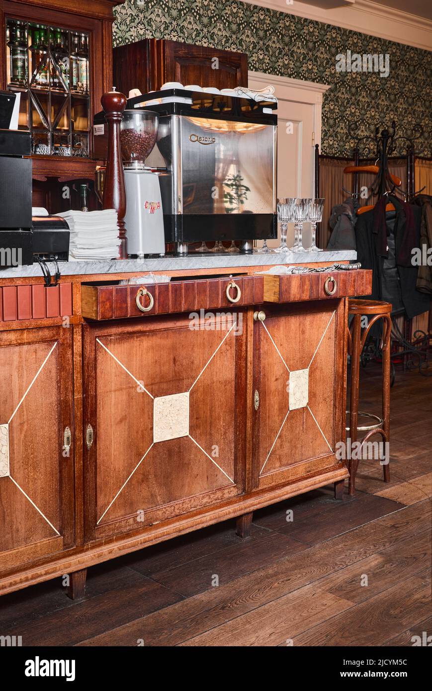 Bar counter in a restaurant photographed with flash Stock Photo - Alamy
