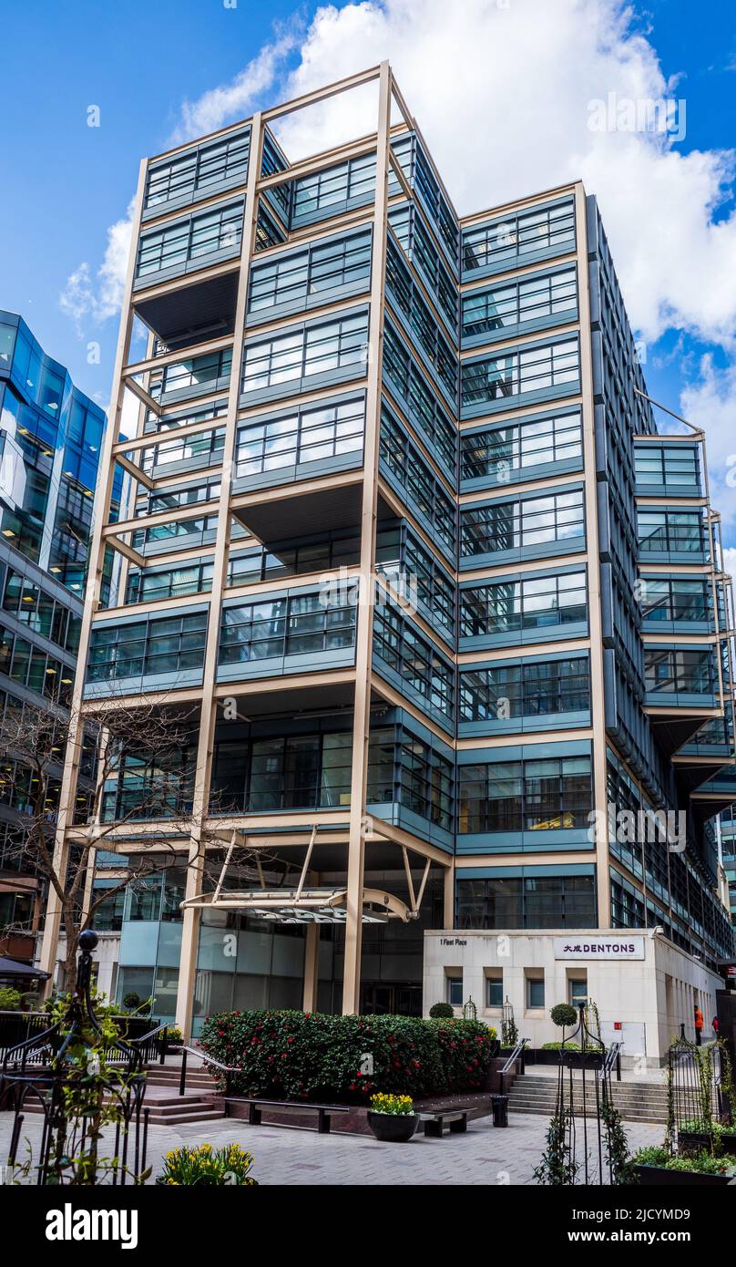 One fleet place dentons hi-res stock photography and images - Alamy