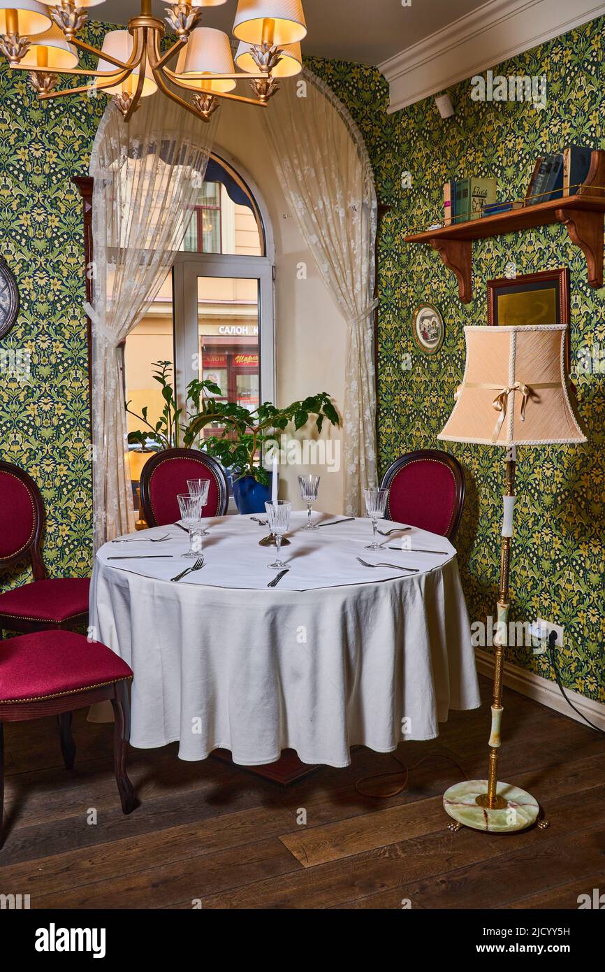 Photo of a laid table in a restaurant Stock Photo - Alamy