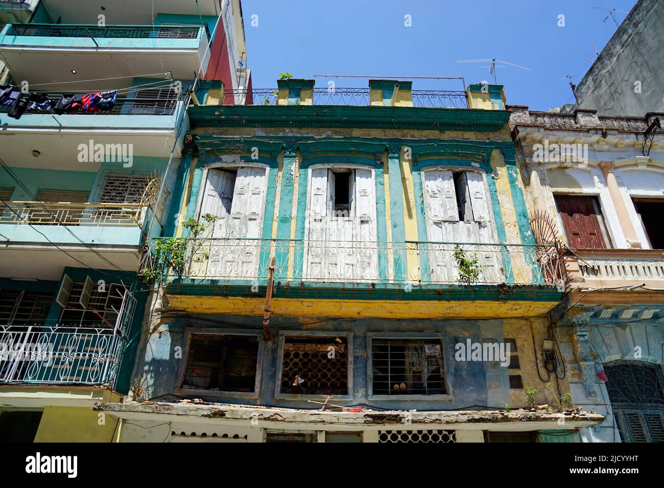 colorful run down houses in havana Stock Photo - Alamy