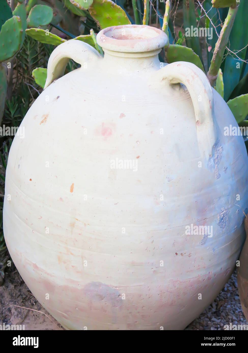 Simple outdoor setting hi-res stock photography and images - Alamy