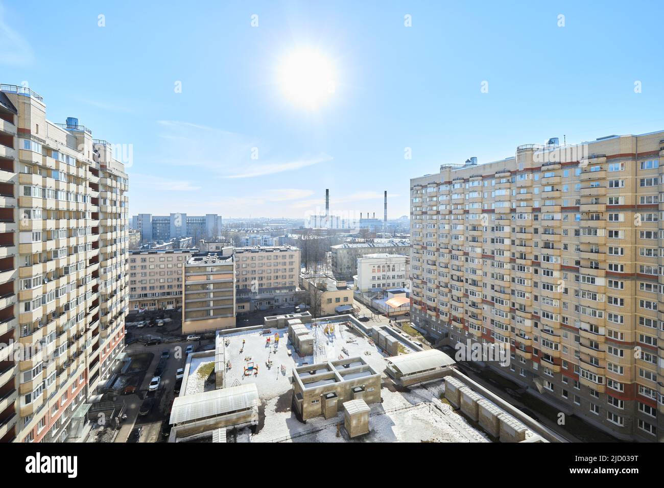 Modern landscaped courtyard hi-res stock photography and images - Alamy
