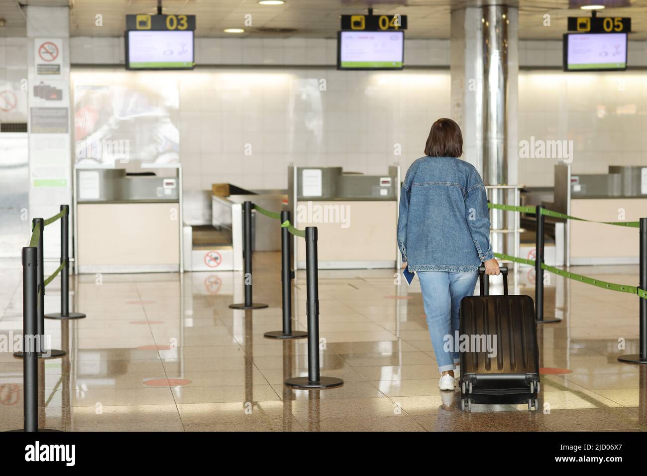Woman standing airport check in desk hi-res stock photography and ...