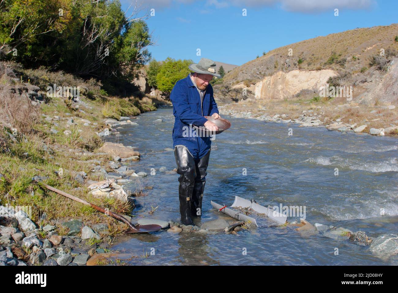A look at life in New Zealand. Panning for Alluvial Gold, using the ...