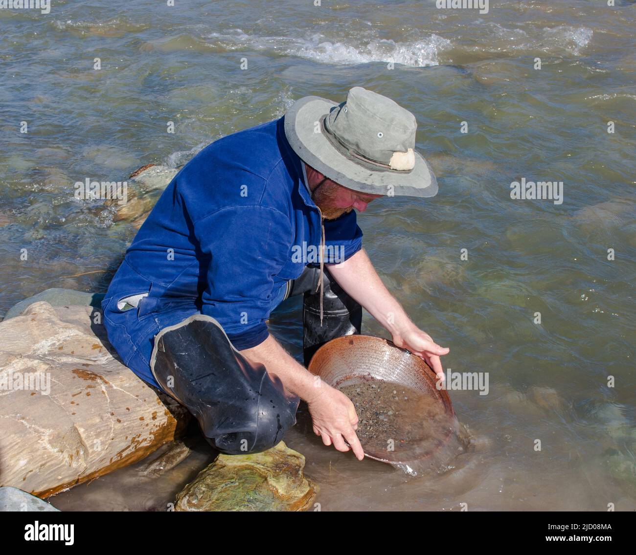 A look at life in New Zealand. Panning for Alluvial Gold, using the ...