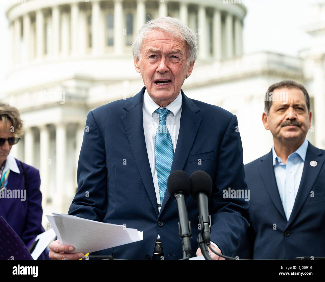 Ed markey press conference hi-res stock photography and images - Alamy