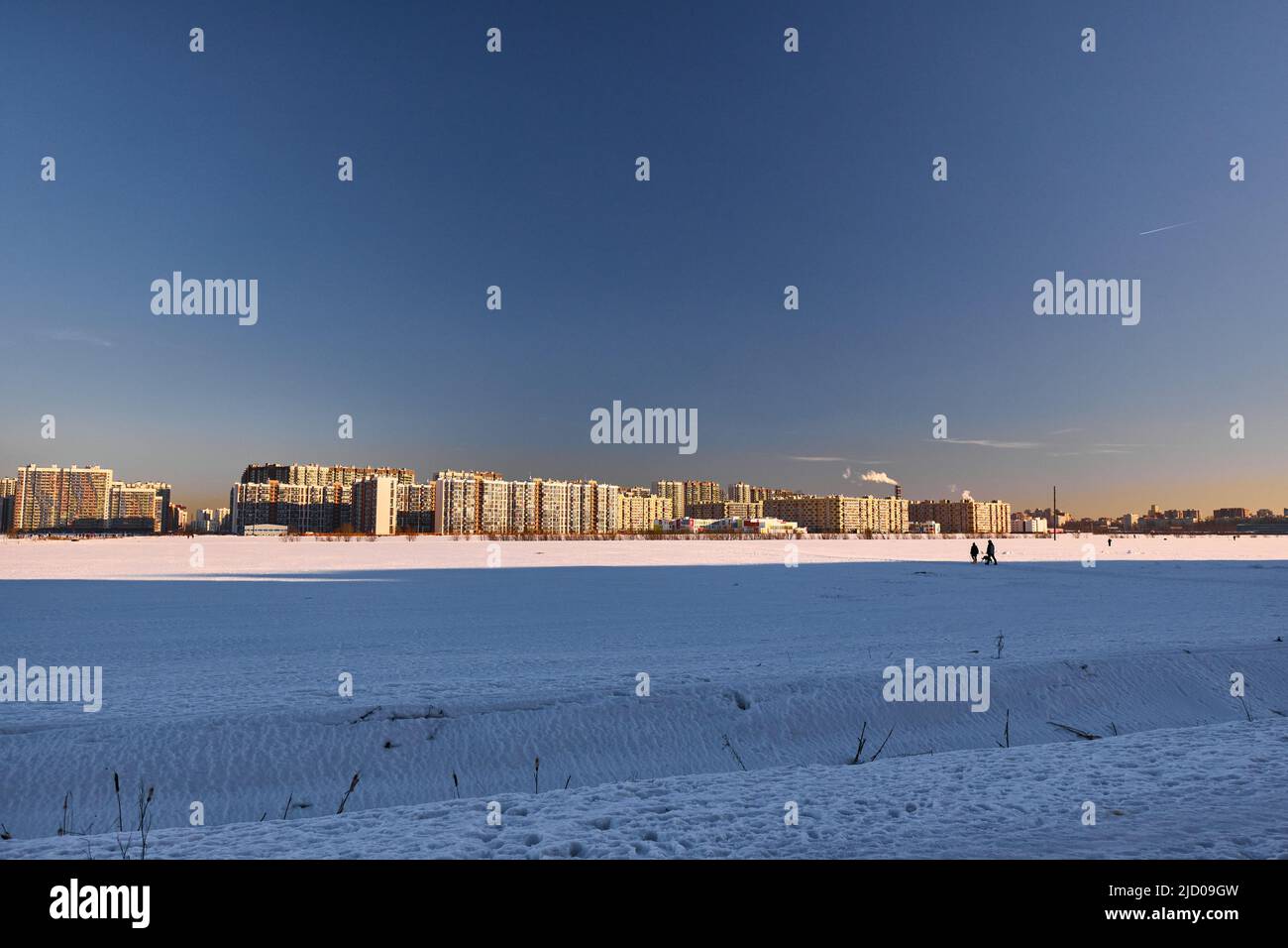 Cold windy ground mist background hi-res stock photography and images ...