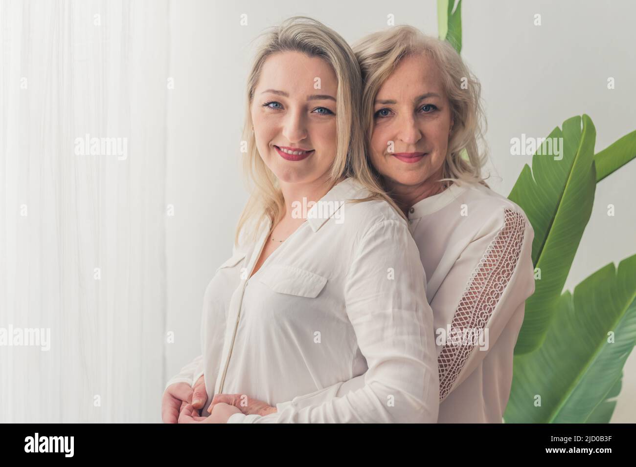 Two people hugging hi-res stock photography and images - Alamy