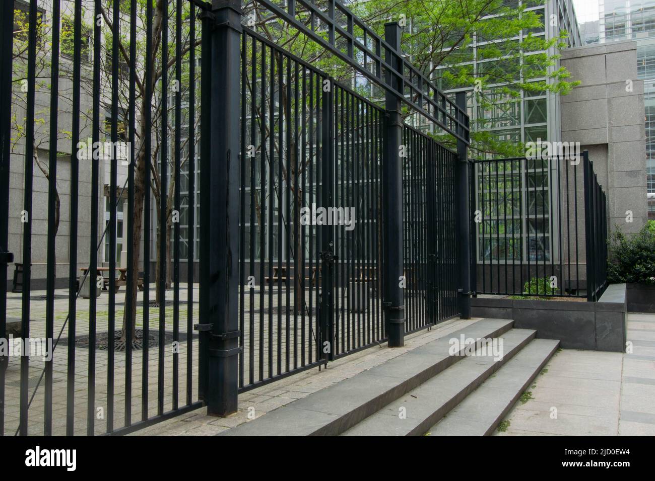Metal fencing pattern hi-res stock photography and images - Alamy