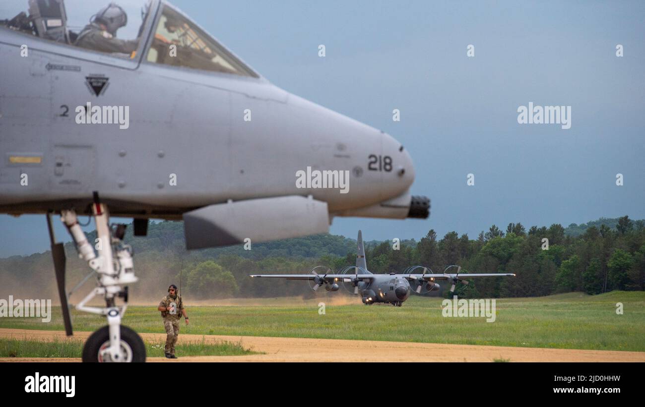 C 130 combat landing hi-res stock photography and images - Alamy