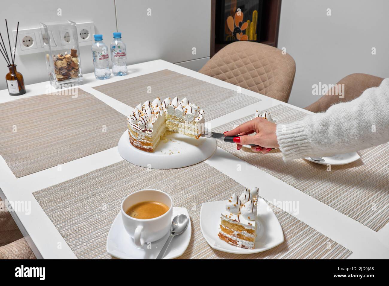 Hand cuts hi-res stock photography and images - Alamy