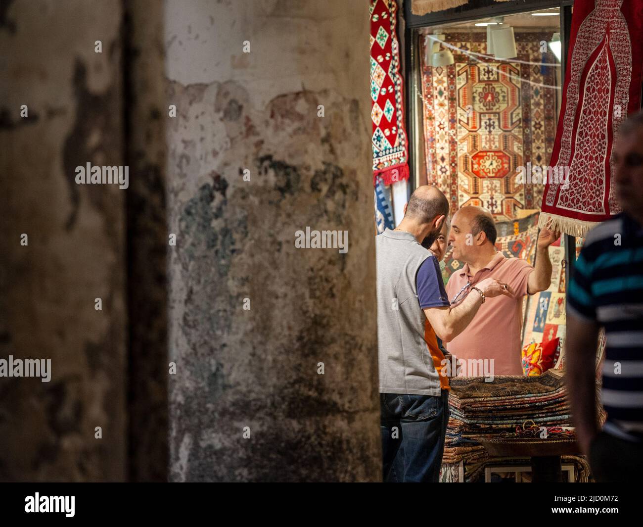 Istanbul bazaar negotiation hi-res stock photography and images - Alamy