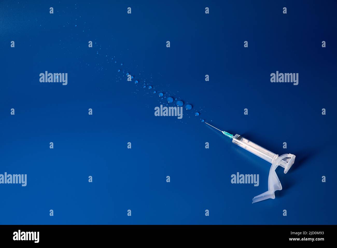 Medicine syringe injection liquid drop hi-res stock photography and ...