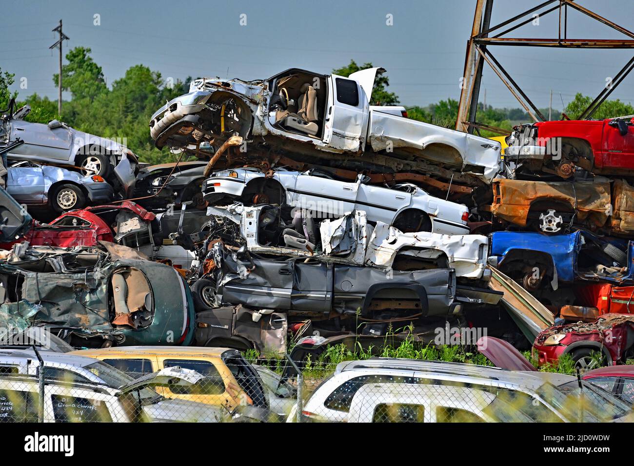 Junk yard autos hi-res stock photography and images - Alamy
