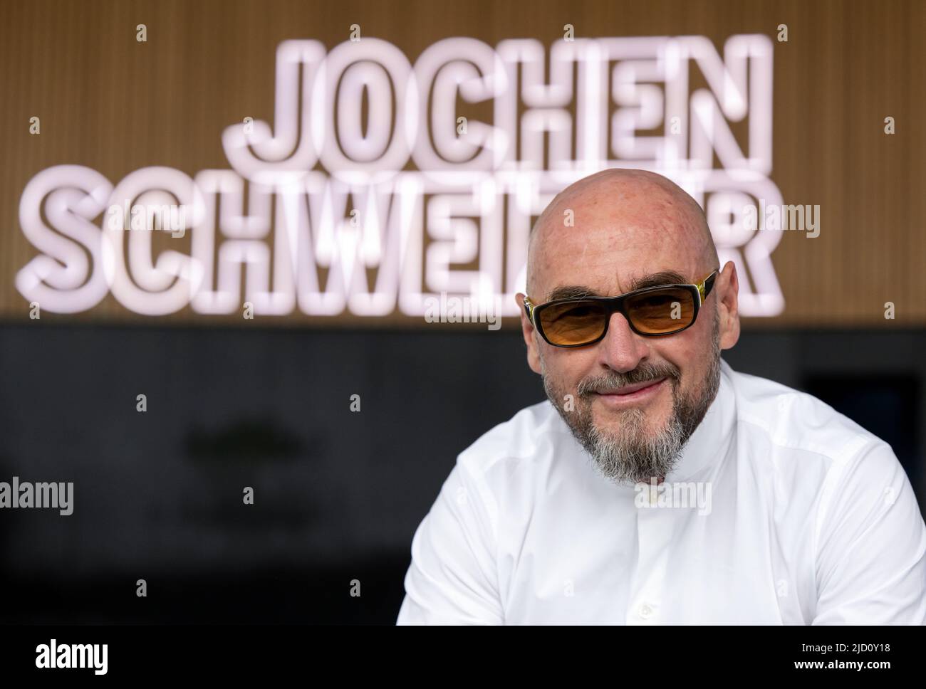 PRODUCTION - 03 June 2022, Bavaria, Taufkirchen Bei München: Jochen ...