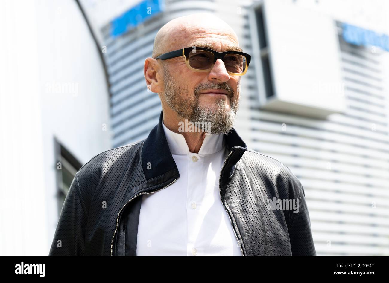 PRODUCTION - 03 June 2022, Bavaria, Taufkirchen Bei München: Jochen ...