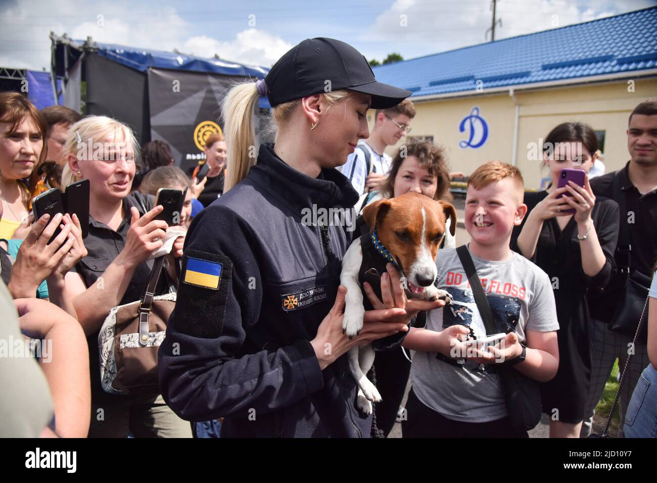 Lviv, Ukraine. 01st June, 2022. Children are photographed with the ...