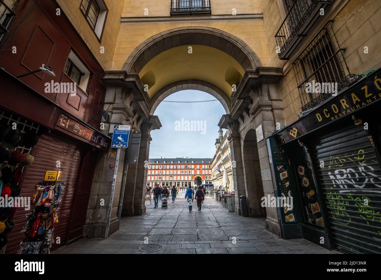 High archway hi-res stock photography and images - Alamy