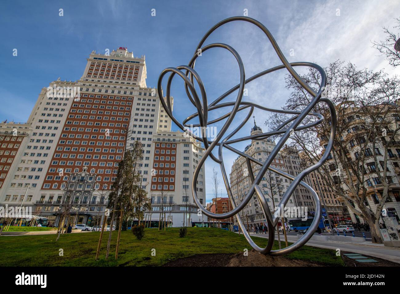 Metal sculpture madrid hi-res stock photography and images - Alamy