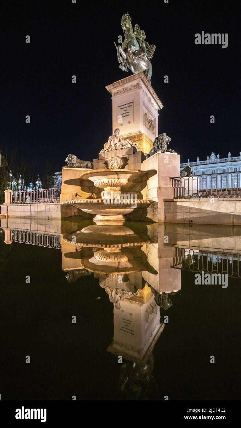 Statue of Felipe IV in Plaza de Oriente, Madrid, Spain Stock Photo - Alamy
