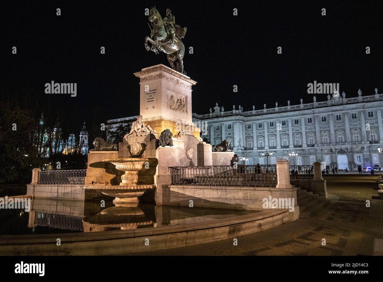 Statue of Felipe IV in Plaza de Oriente, Madrid, Spain Stock Photo - Alamy