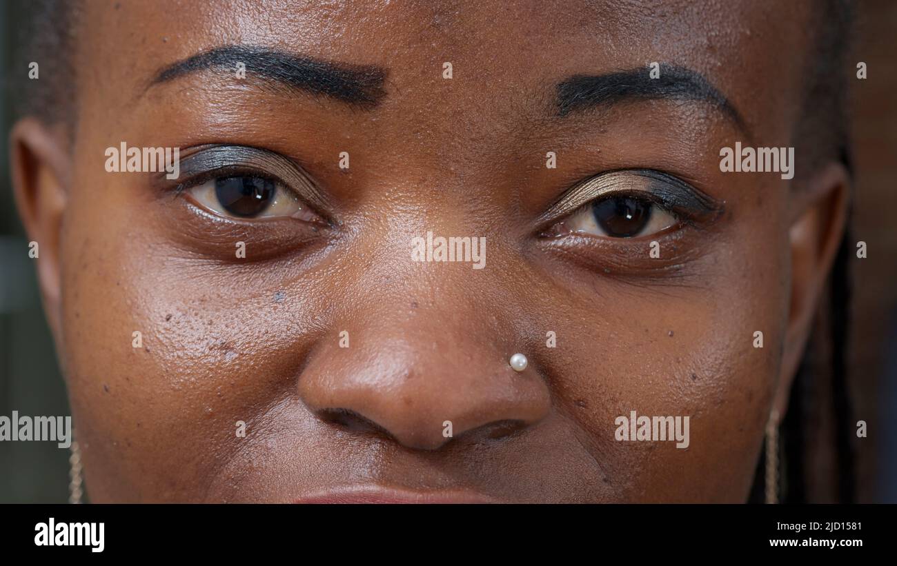 African american woman wearing lashes hi-res stock photography and ...