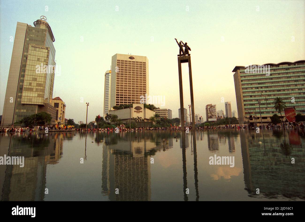 Landscape of Bundaran HI (Hotel Indonesia roundabout) with Selamat ...