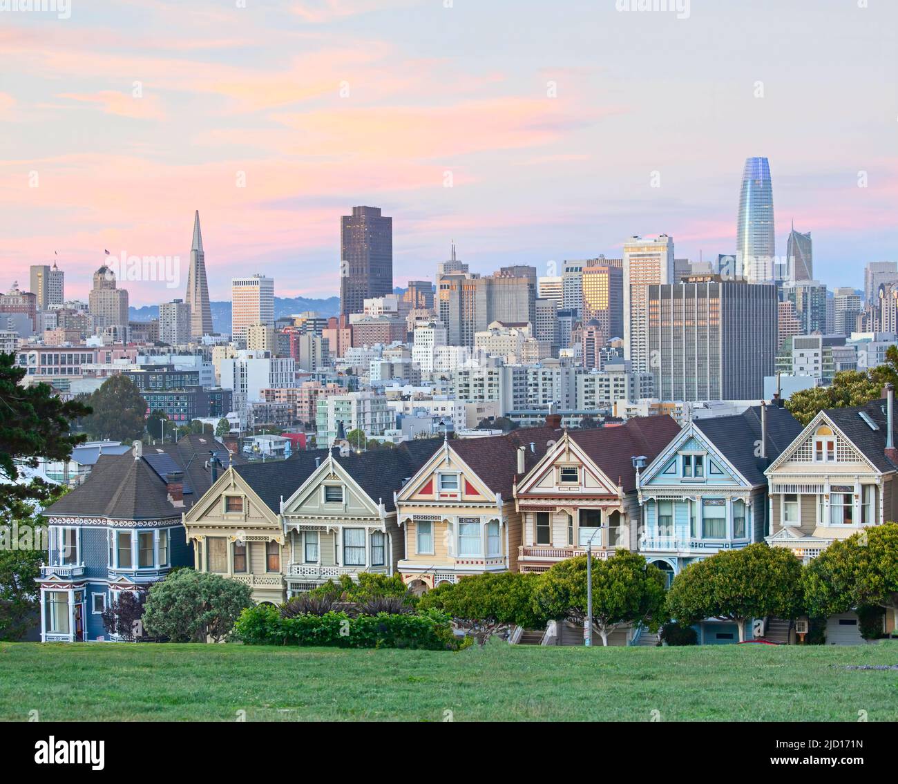 Bay windows victorian houses san hi-res stock photography and images ...
