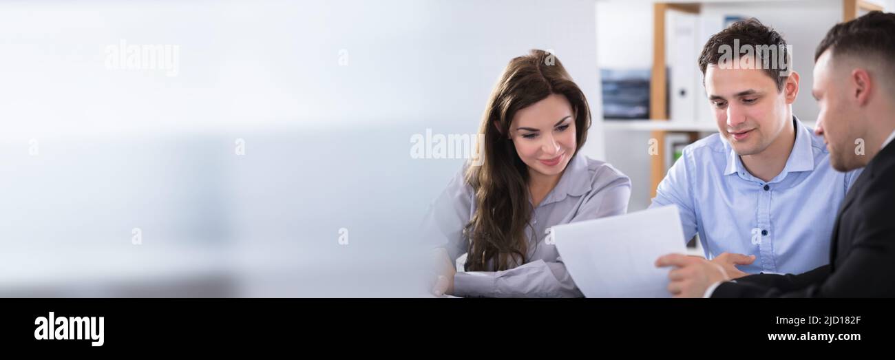 Professional couple talking hi-res stock photography and images - Alamy