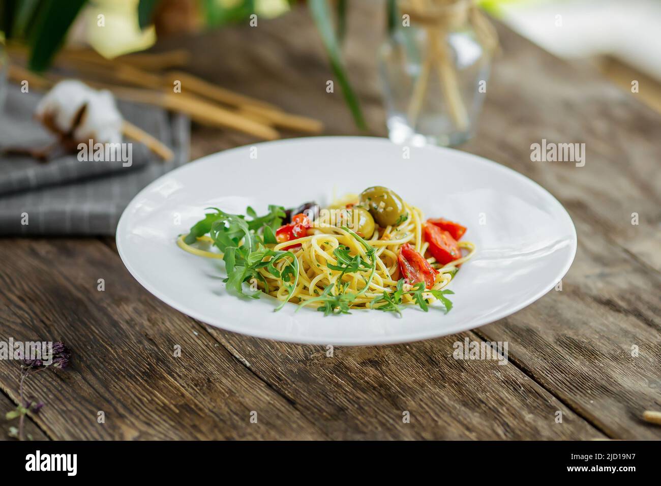 Portion of italian spaghetti pasta Stock Photo - Alamy