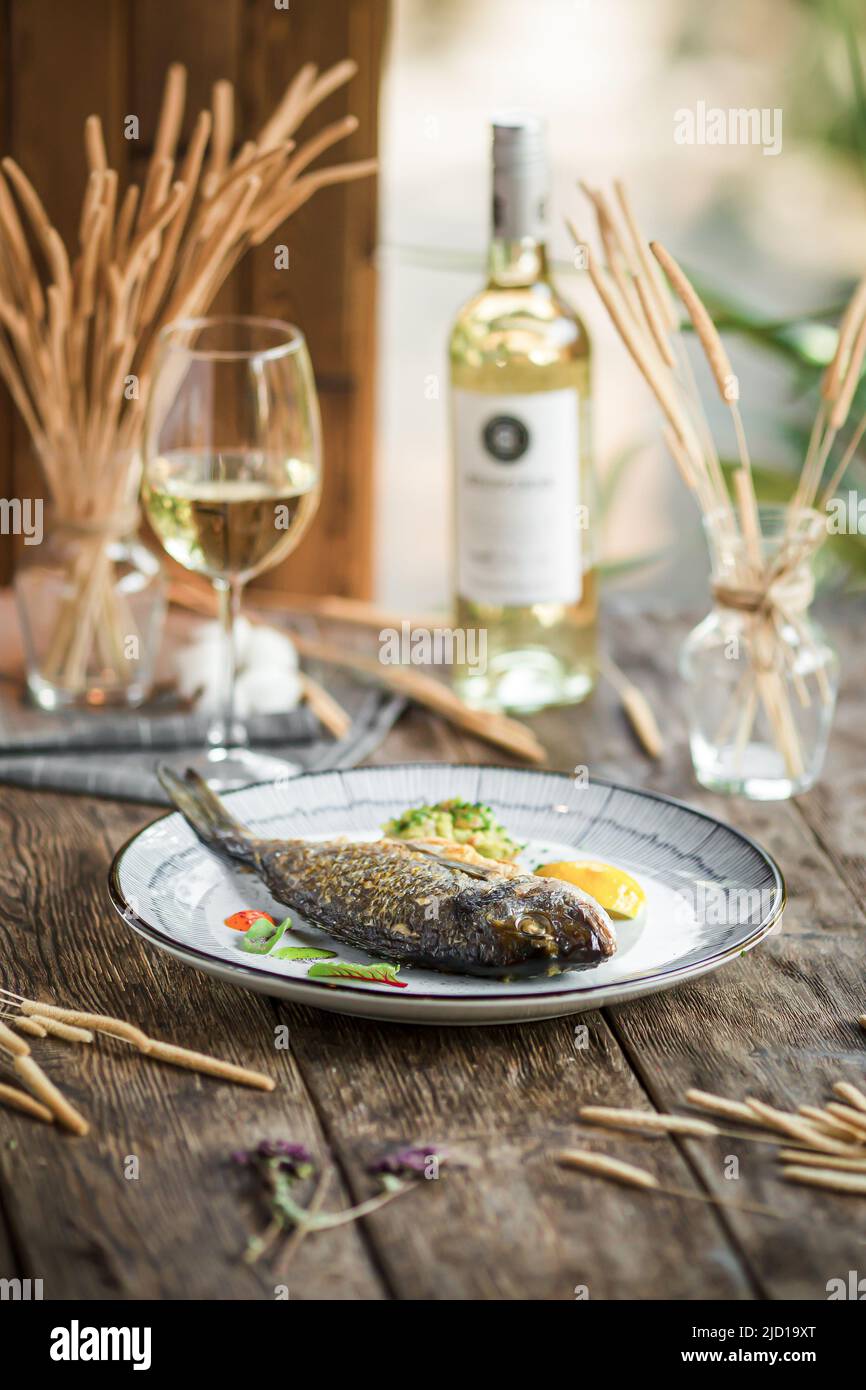 Restaurant fish wine plate hi-res stock photography and images - Alamy