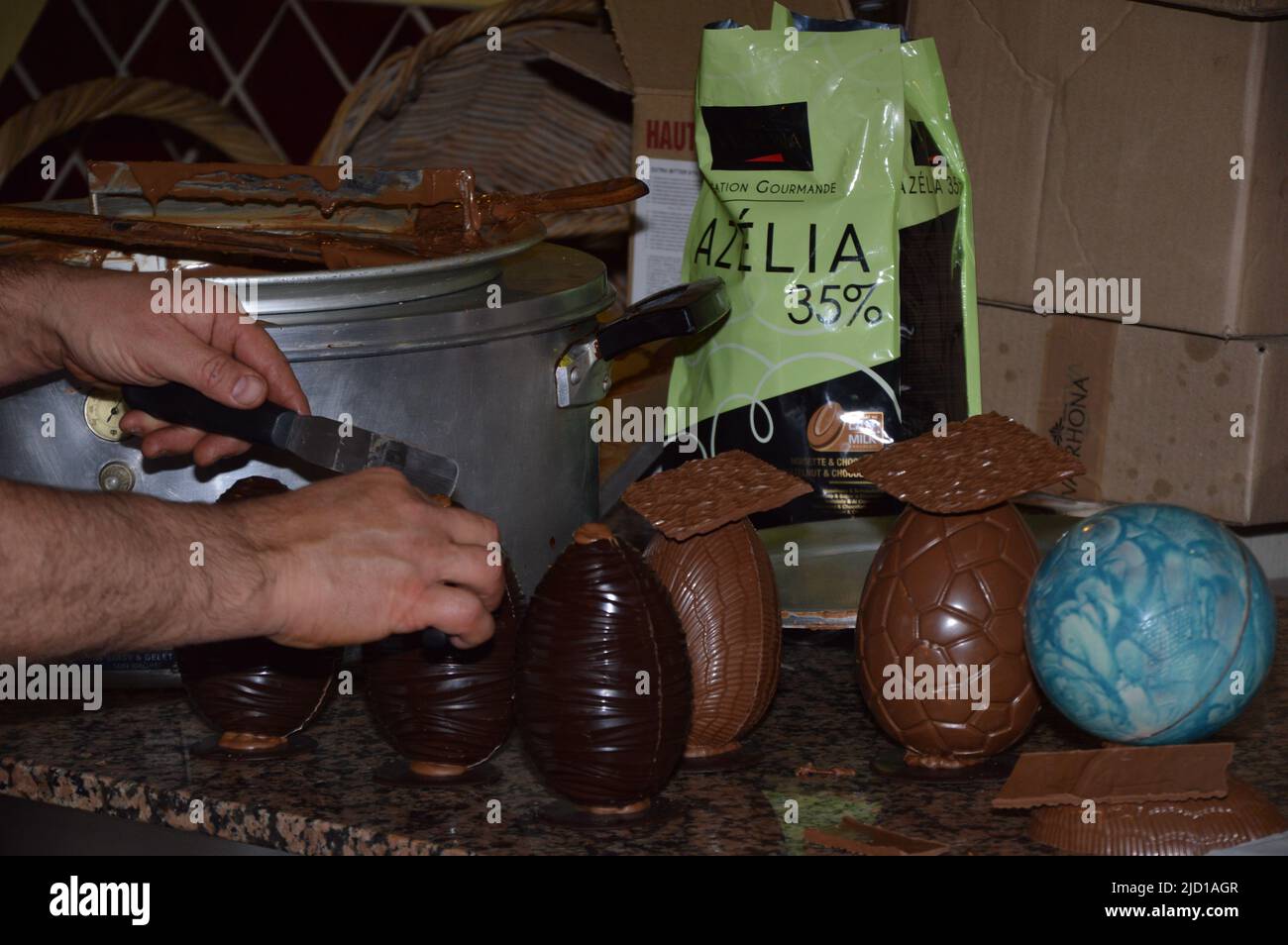 Chocolatier hands hi-res stock photography and images - Alamy