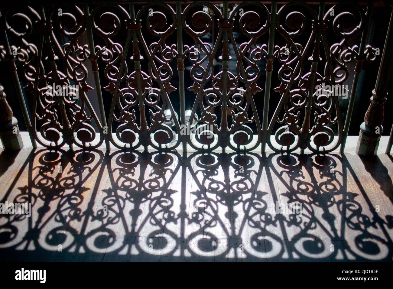 Cast iron railing hi-res stock photography and images - Alamy