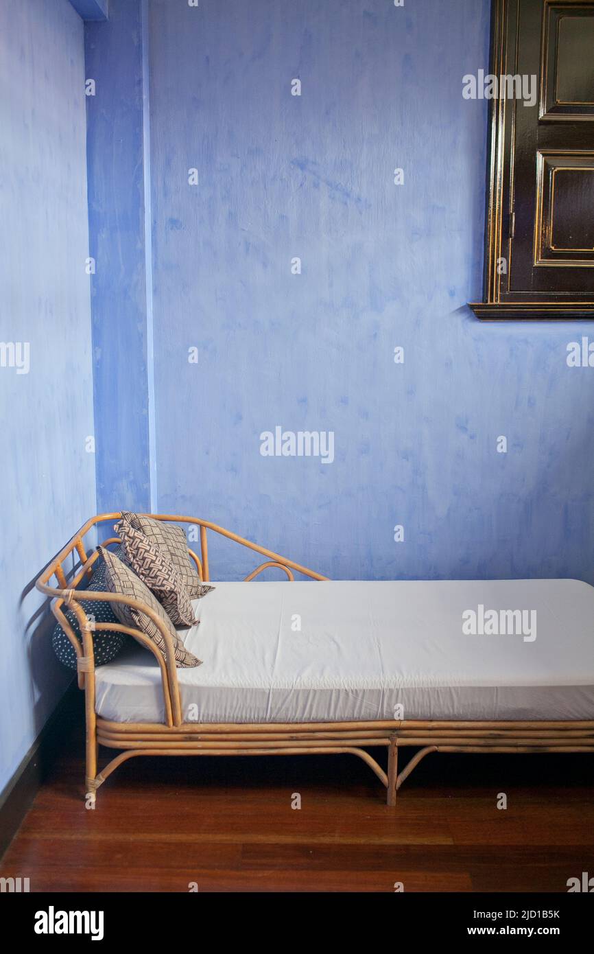 An old chinese bed inside a room Stock Photo - Alamy