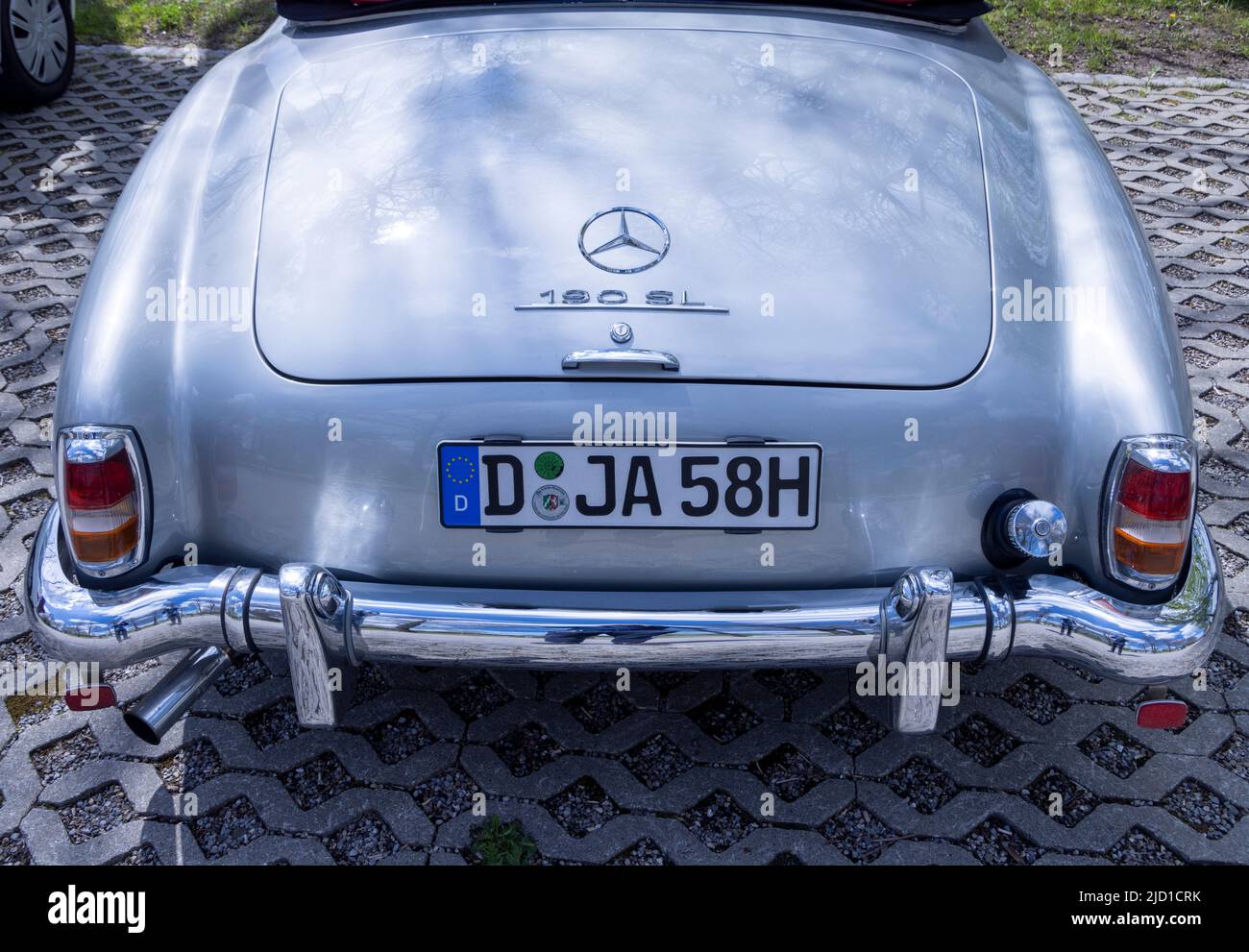 Mercedes-Benz 190 SL (W121), a two-door luxury roadster , Bavaria ...